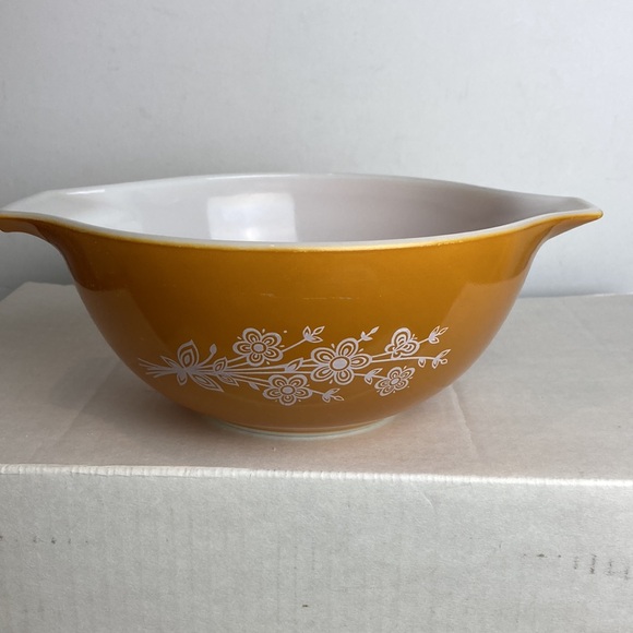 Pyrex | Kitchen | Vintage Pyrex Bowls Set Butterfly Gold Cinderella ...
